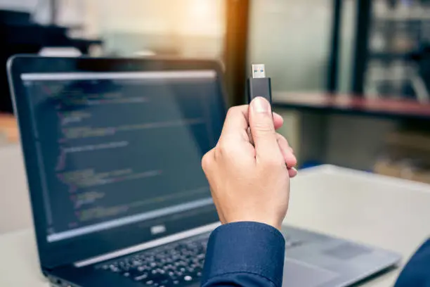 What Is a Thumb Drive? Explore Its Uses and Benefits - MJ's Quick ...